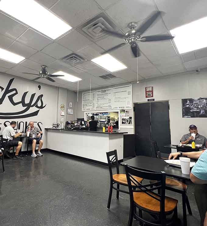 Clean, simple, and focused on what matters: getting delicious food into your hands without unnecessary fuss.