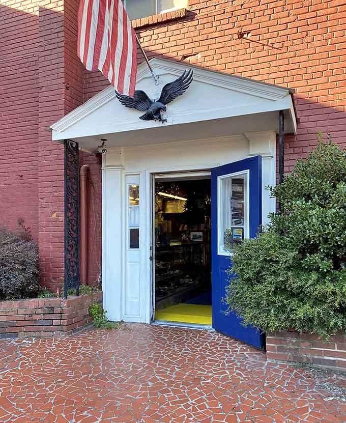 That eagle knows what's up – guarding the entrance to West Columbia's most addictive shopping destination.