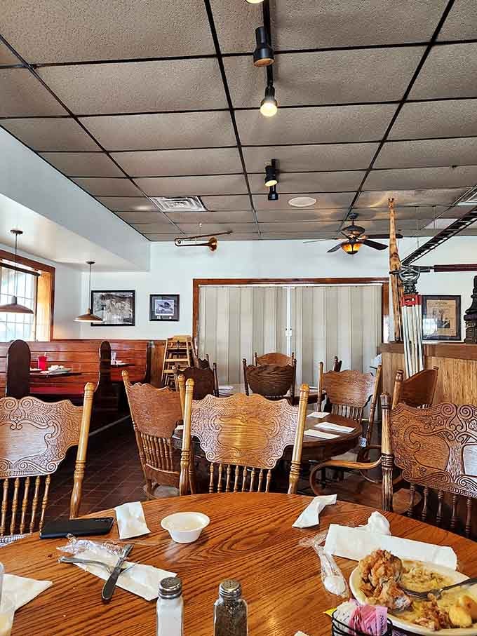Wood paneling and comfortable chairs create that "eating at a friend's house" vibe, minus the awkward conversation.