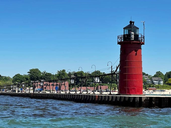 This crimson beauty has been photobombing vacation pictures since the 1800s and shows no signs of retiring anytime soon.