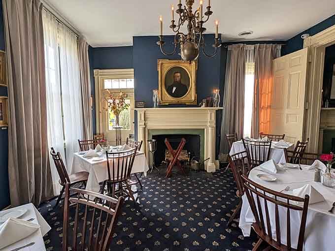 Dining rooms this elegant make you want to sit up straighter and use your best table manners.