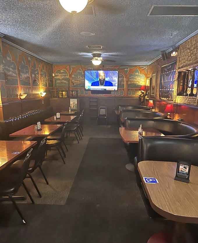 Dark booths, Venetian murals, and TVs for the game: Italy meets America in perfect harmony here.