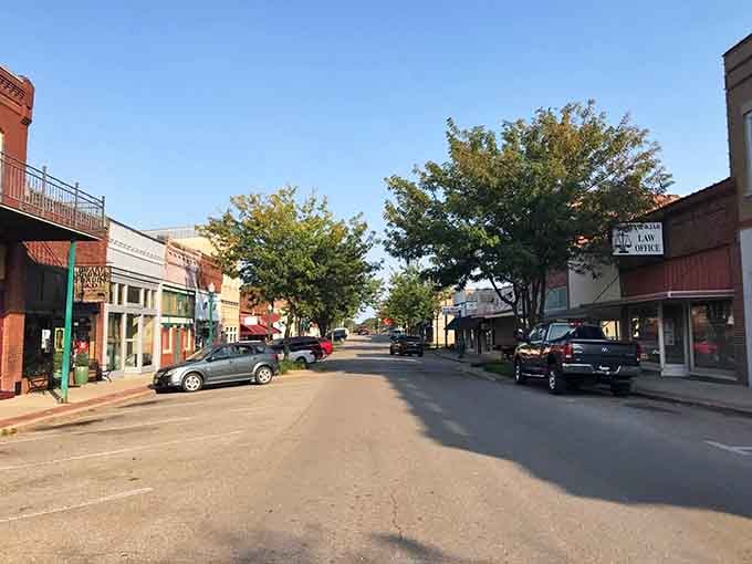 Wide streets, mature trees, and not a traffic jam in sight. This is what stress-free living looks like.