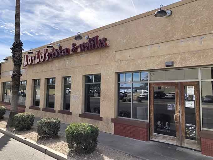 The weathered brick exterior whispers stories of countless satisfied diners who've discovered this urban comfort food treasure.