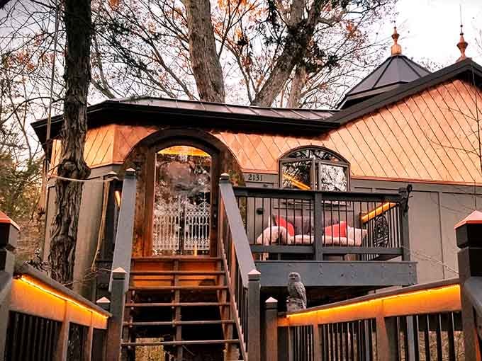 When the lights come on at dusk, this elevated retreat glows like a fairy lantern suspended in the forest.
