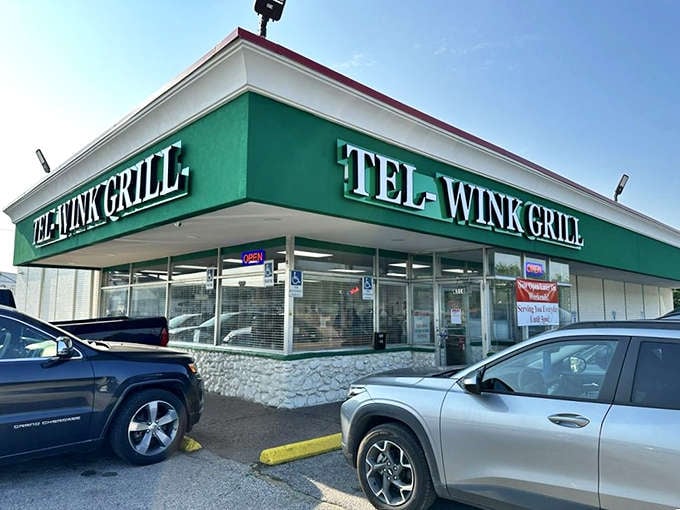 The corner location means twice the windows for people-watching while you tackle a plate of hash browns and eggs.