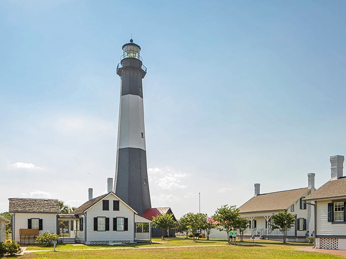 Those bold black and white bands make this tower look like it's dressed for a formal dinner party.