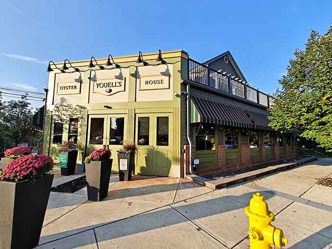 Those planters bursting with flowers signal the care and attention waiting inside for your seafood feast.