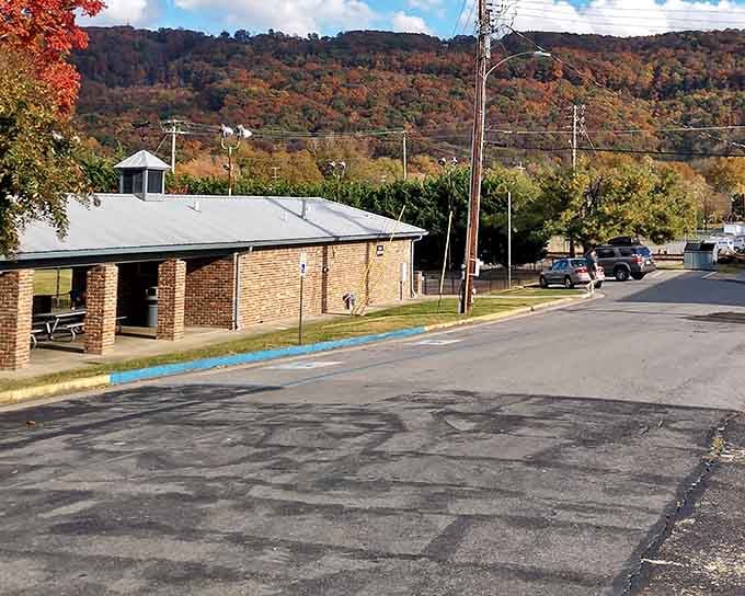 Fall colors paint Lookout Mountain like nature's showing off, and admission to this spectacular view costs absolutely nothing at all.