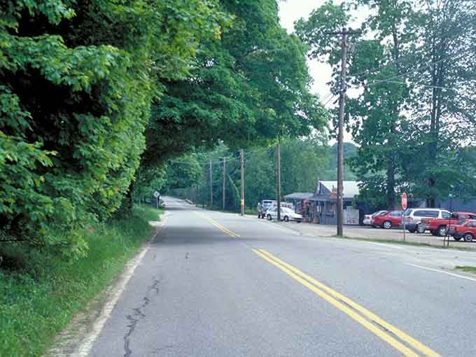 Even the parked cars seem to be taking a moment to appreciate the scenery along this route.