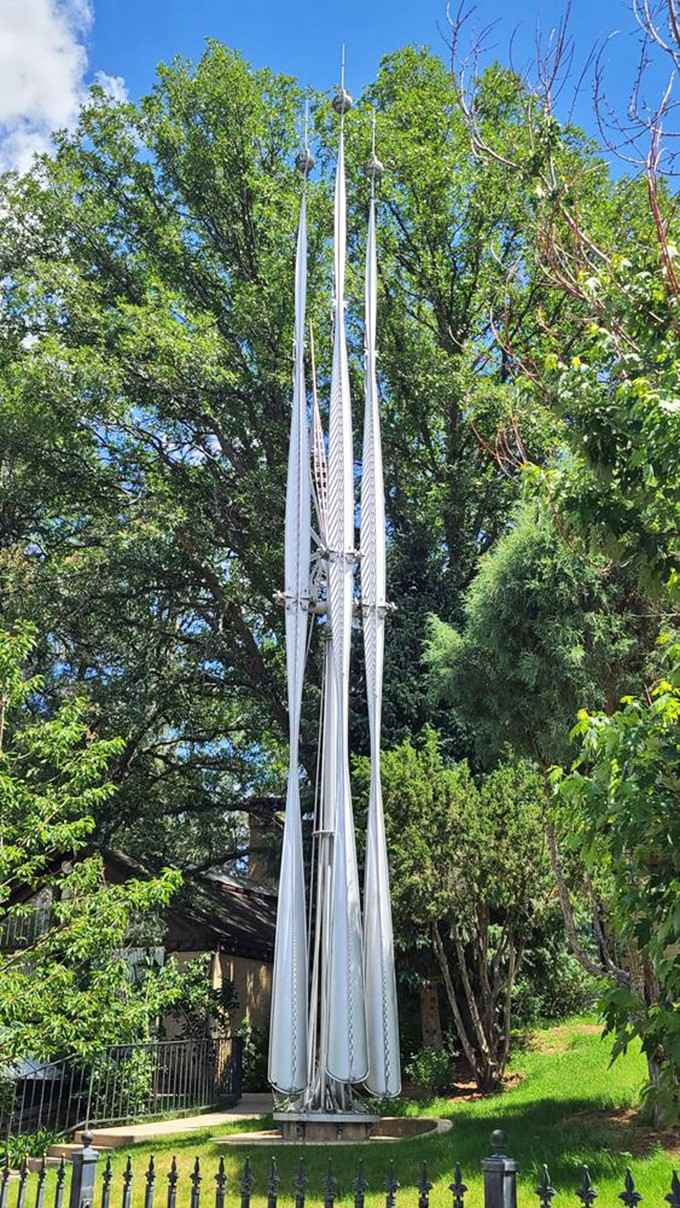 Reaching toward the heavens like a silver rocket ship, this sculpture proves that art and engineering make beautiful music together.