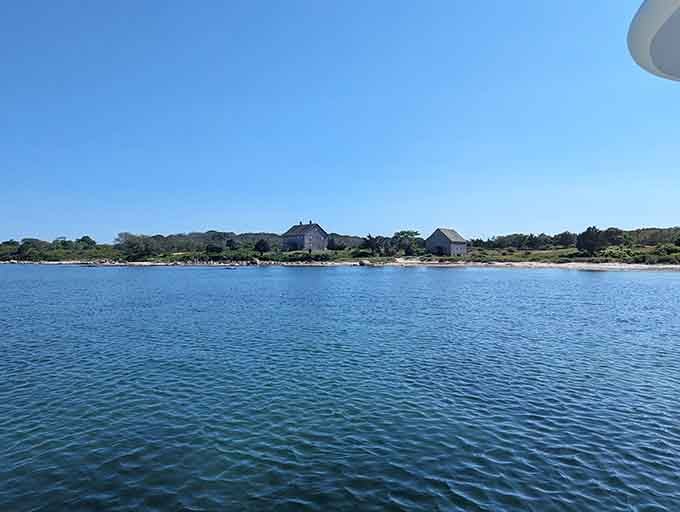 That water color isn't Photoshop trickery, it's just Massachusetts showing off its natural beauty game.