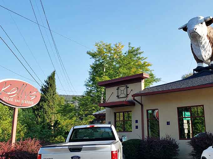 When there's a giant cow on the roof, you know they're not serving tofu burgers down below.