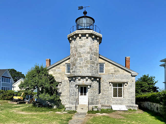 The handsome stonework on this beauty shows craftsmanship that would make any mason weep with joy today.
