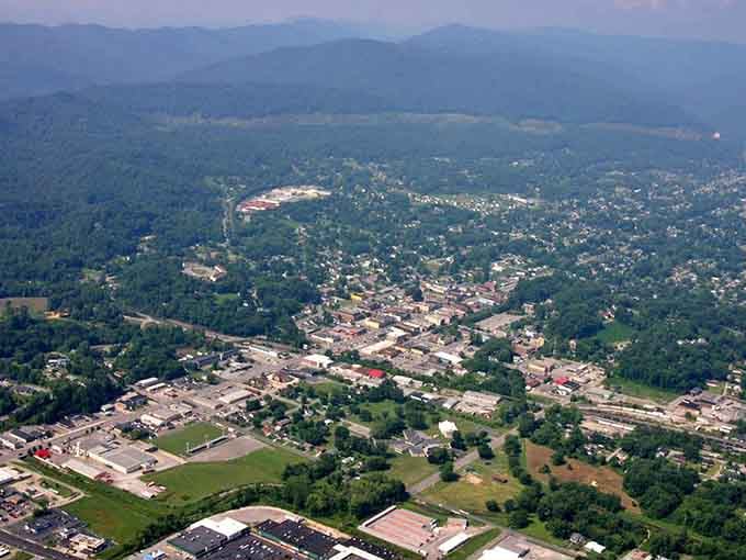 Middlesboro sits in its unique mountain setting where your retirement dollars stretch amazingly far.