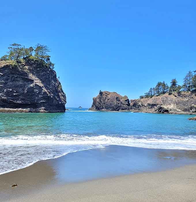That turquoise water between the rock formations could convince anyone they've accidentally driven to the Mediterranean instead.