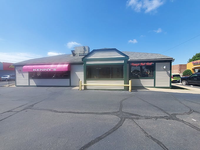 Kenny's Oak Grill serves up classic comfort in a retro diner setting that'll transport you straight to simpler times.