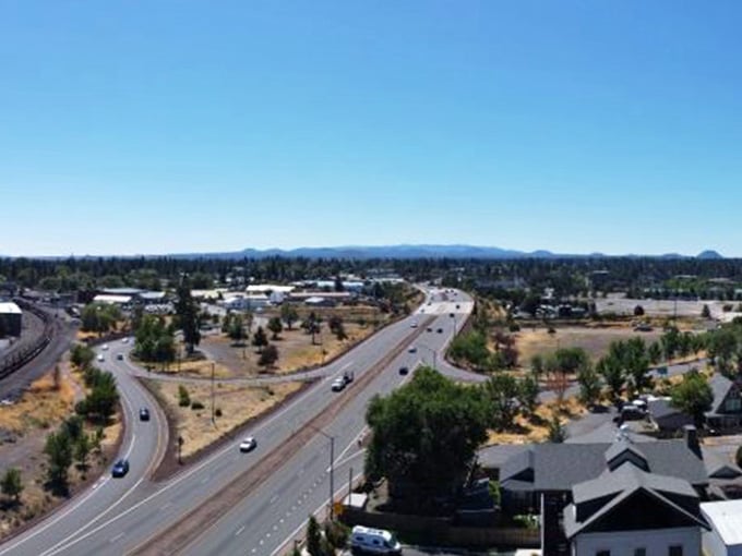 Even the highways here look scenic, which is frankly unfair to every other town's infrastructure in America.