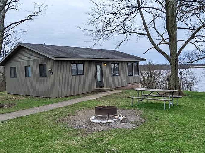 Lakefront cabins where you can enjoy nature without completely abandoning the concept of indoor plumbing and electricity.