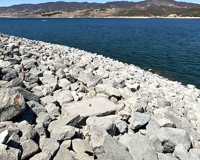 These white rocks create a natural breakwater, proving that even infrastructure can be photogenic with the right backdrop.