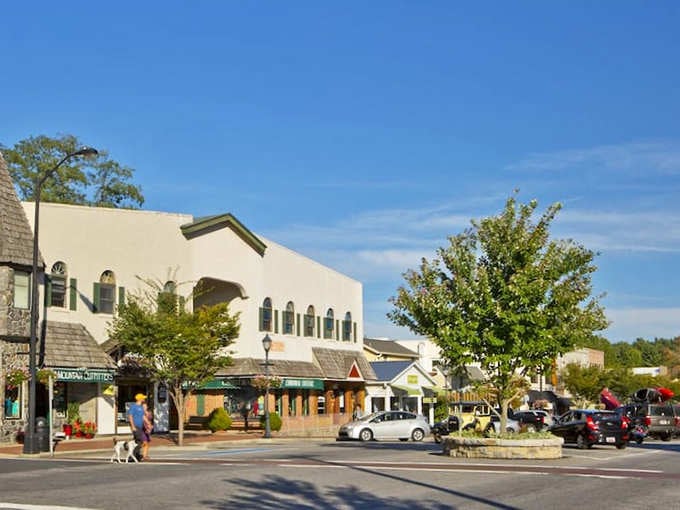 Main Street charm that makes you want to slow down, window shop, and forget deadlines exist.