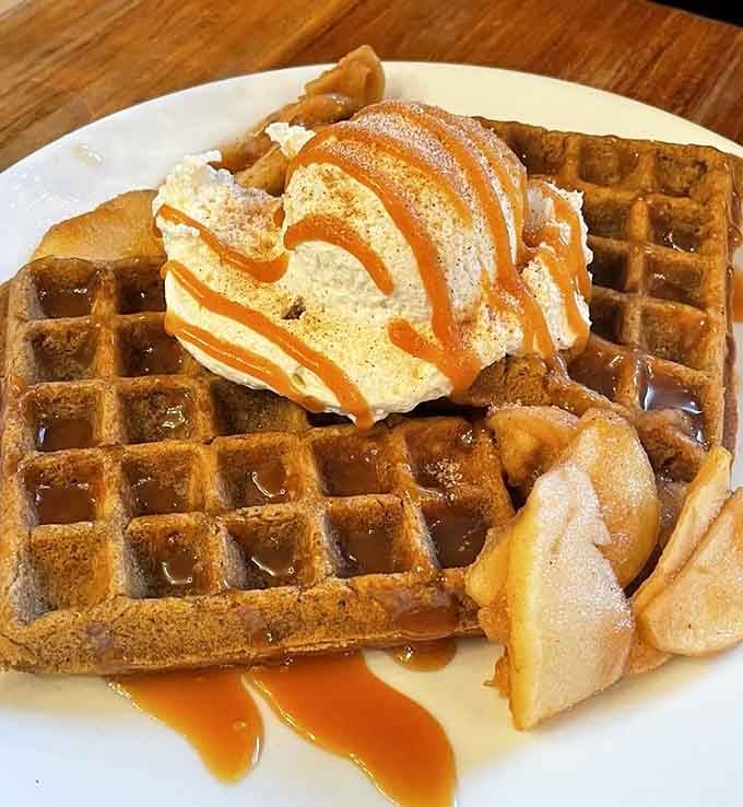 These waffles topped with caramelized pears prove that breakfast can be both art and delicious sustenance simultaneously.