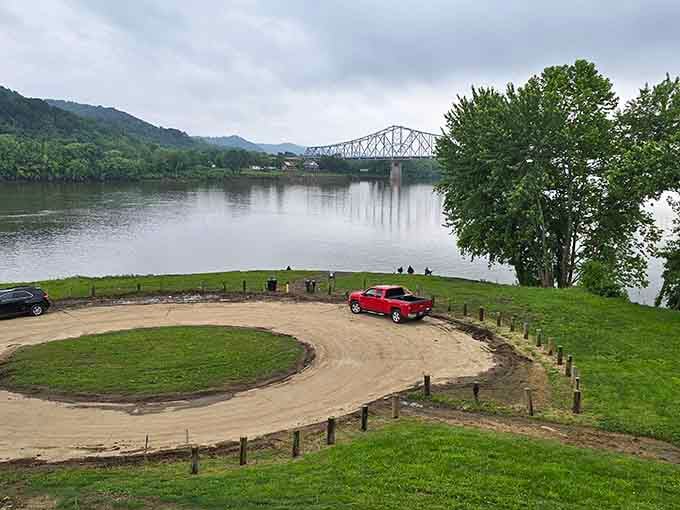 The Ohio River view comes free with your affordable rent, which is basically like finding money in yesterday's jeans.