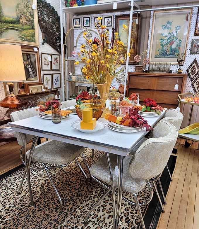 Someone staged this retro dining setup so perfectly, you half expect Ward and June Cleaver to sit down.