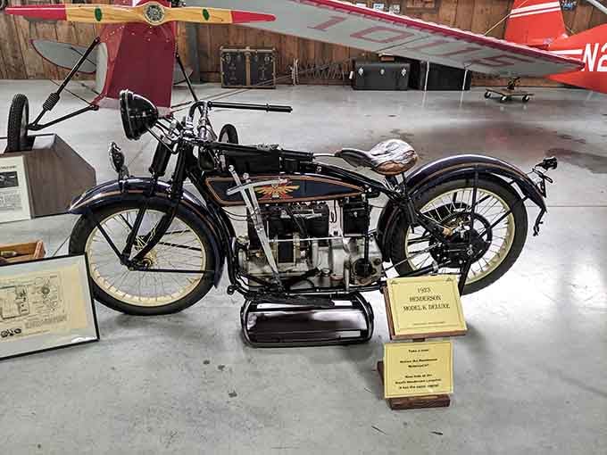 The 1923 Henderson Model K Deluxe: when motorcycles were built like small locomotives with style.