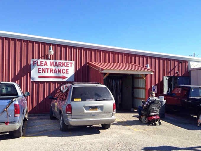 The entrance beckons like a portal to bargain paradise, where your next favorite discovery is just steps away.