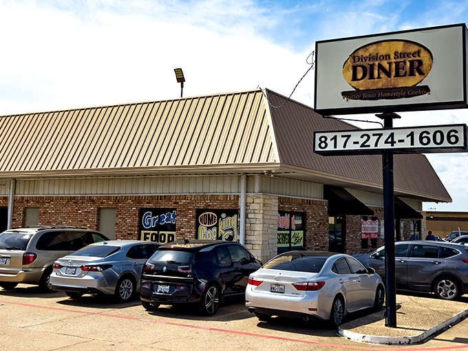 The packed parking lot on a weekday afternoon speaks volumes about what's happening inside with those homestyle plates.