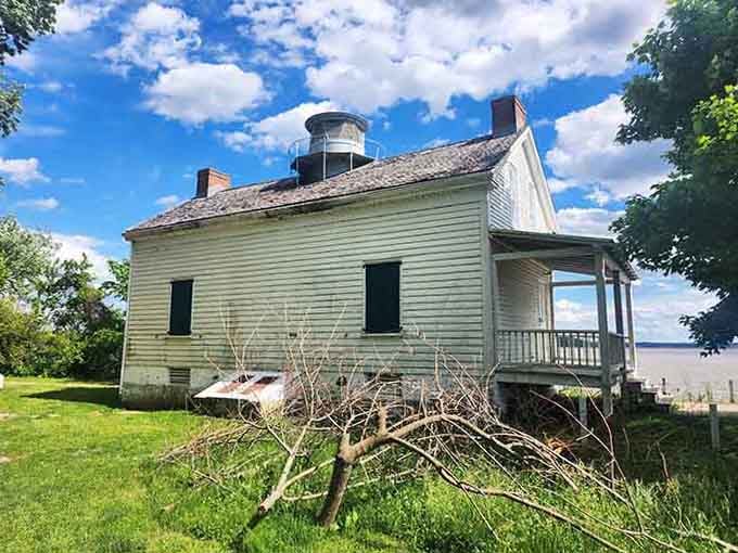 Time has given this keeper's house the kind of character that modern McMansions can only dream about achieving.