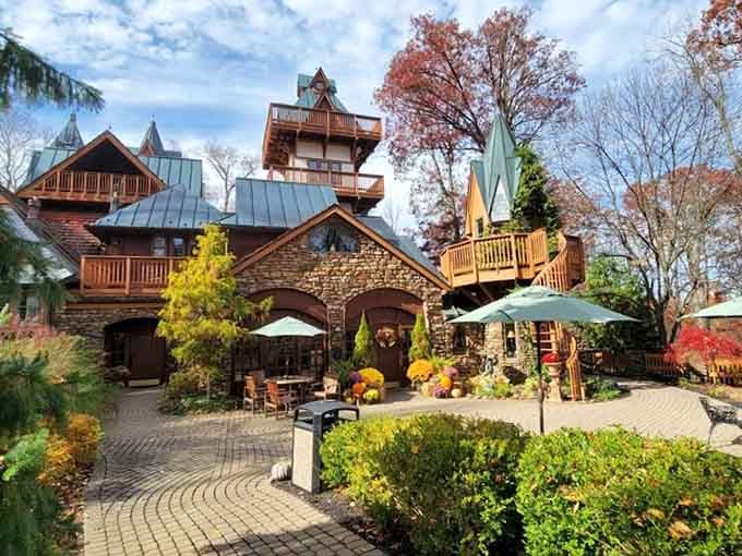 Somewhere between Bavarian fantasy and storybook dream, this castle proves Ohio has serious architectural imagination and flair.