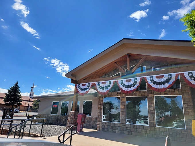 Those patriotic bunting decorations and big windows promise classic American comfort food done right.
