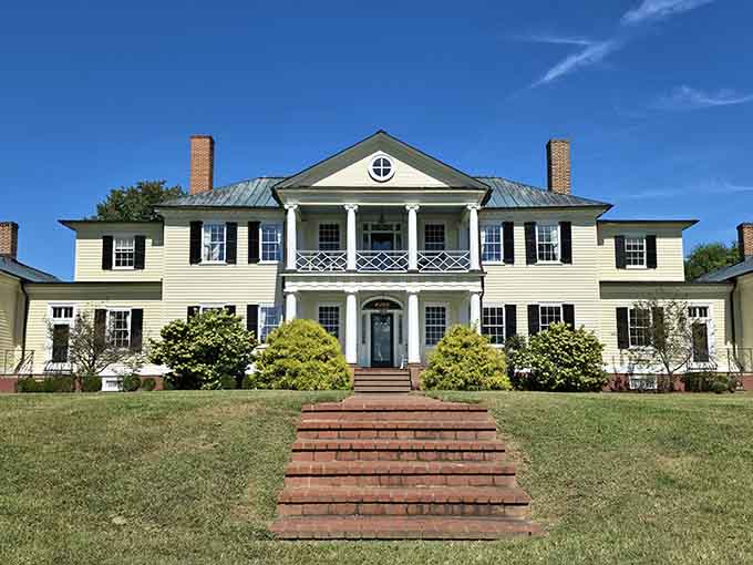The symmetrical beauty and manicured grounds make this plantation look ready for its close-up.