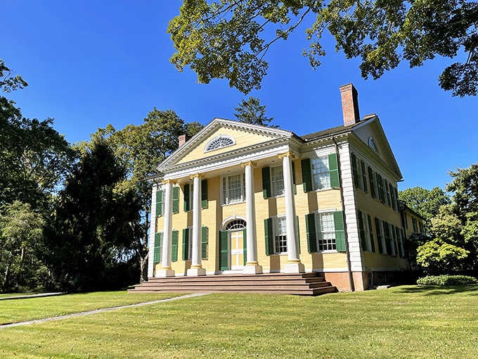 The perfectly manicured lawn and classic proportions make this museum a picture of timeless American architecture.