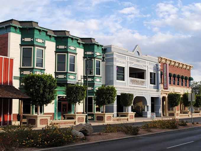 These painted Victorian-style buildings prove that desert towns can have personality and architectural flair to spare, friends.