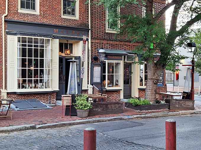 The corner location with outdoor tables lets you soak up Philadelphia's charm between bites of tender beef.