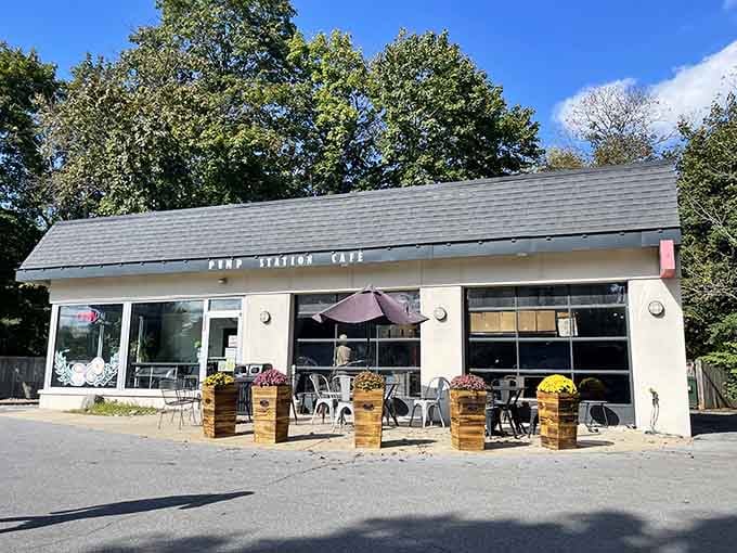 Modern comfort meets small-town hospitality in a spot that proves good things come in compact packages.