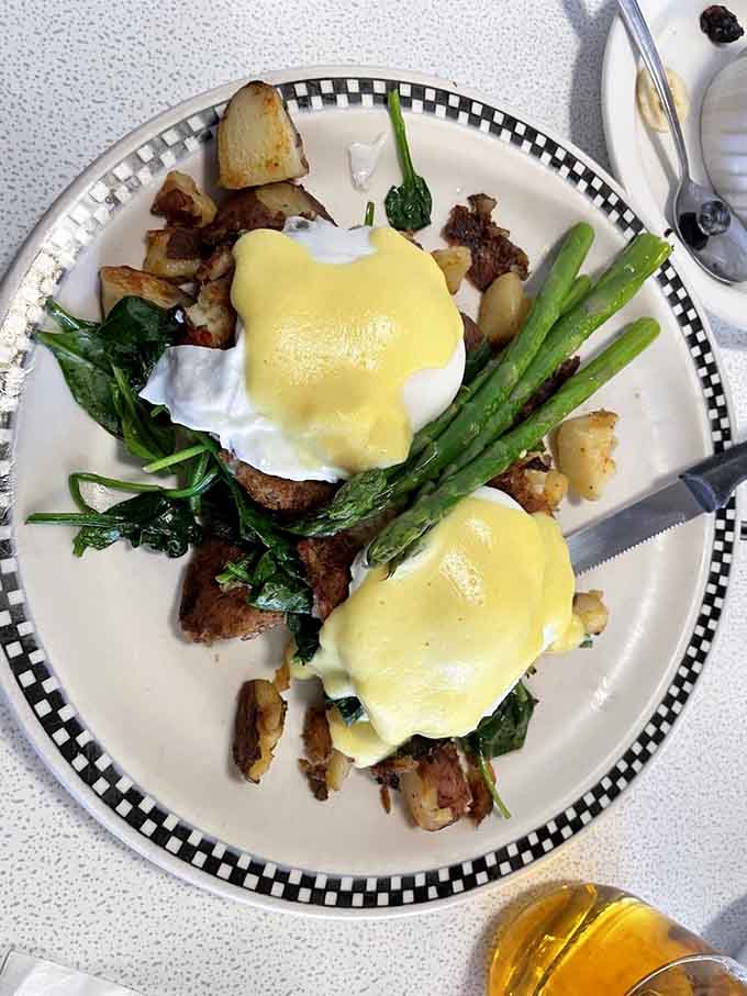 When eggs Benedict meets crab cakes, hollandaise sauce becomes the ultimate matchmaker for your taste buds.