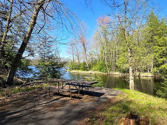 This picnic spot offers front-row seats to spring's greatest show, where the water sparkles like nature's own disco ball.