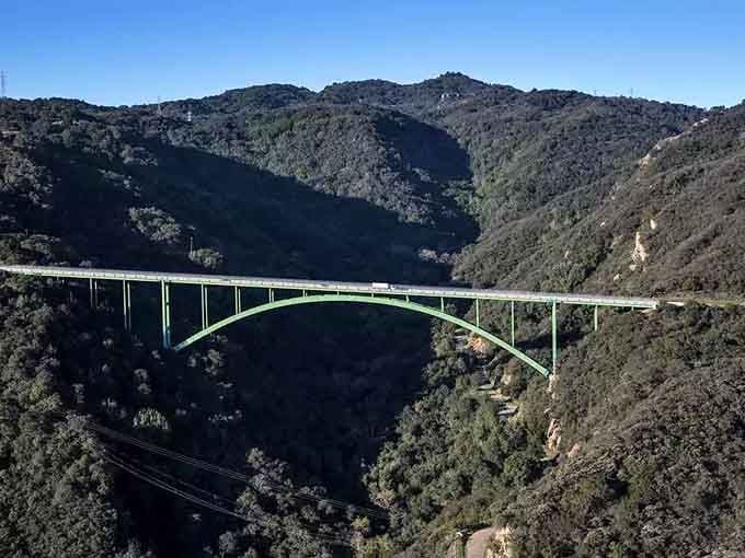 That graceful green arch soaring 400 feet above the canyon makes Golden Gate jealous of its little sibling.