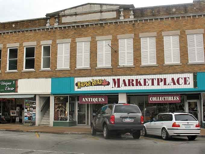 Country Mall & Flea Market is where treasure hunters find yesterday's forgotten gems waiting to be rediscovered today.