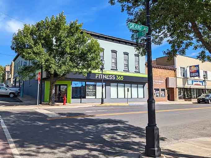 Small-town fitness with big-city amenities, because Iron Rangers take their health as seriously as hockey.