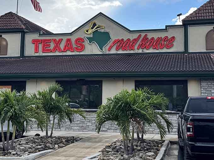 Texas Roadhouse brings Lone Star hospitality to the Sunshine State, because good barbecue knows no state boundaries.