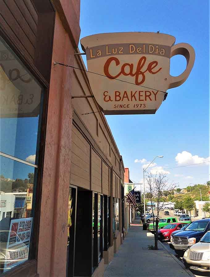 That vintage coffee cup sign has been calling to breakfast lovers since bell-bottoms were actually fashionable the first time.