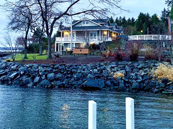 Waterfront living looks pretty good from this angle, doesn't it? No mortgage required for this particular view though.