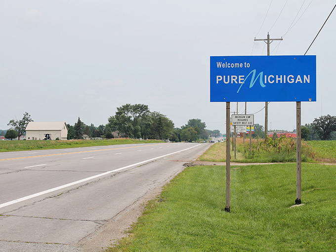 Simple, elegant, and guaranteed to make your heart skip a beat. This sign knows what it's doing.