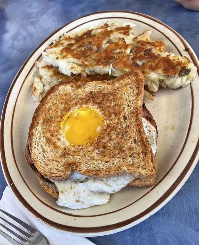 The One Eyed Jack winks at you from the plate, promising egg-in-a-hole perfection with crispy hash browns.
