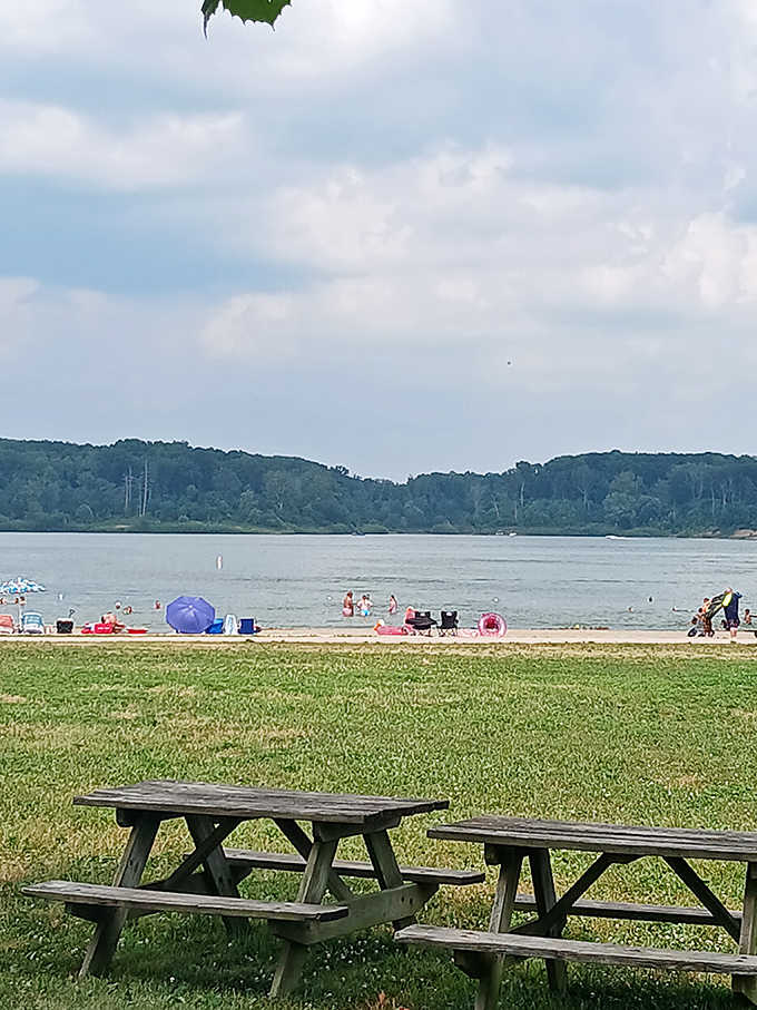 That empty picnic table is basically begging for a family cookout and some serious lake gazing time.